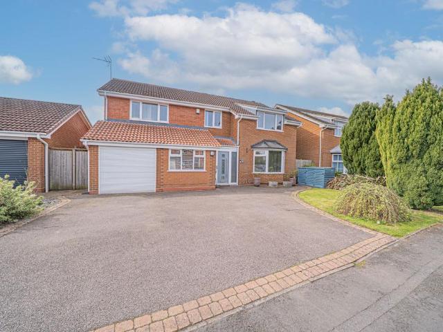 5 bedroom detached house for sale