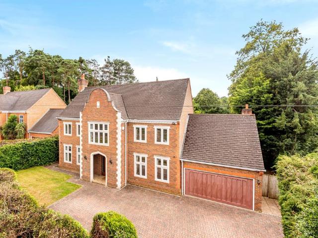 5 bedroom detached house for sale