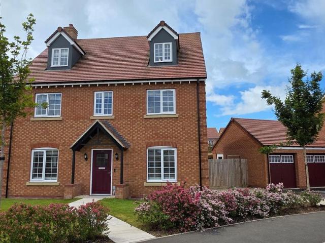 5 bedroom detached house for sale