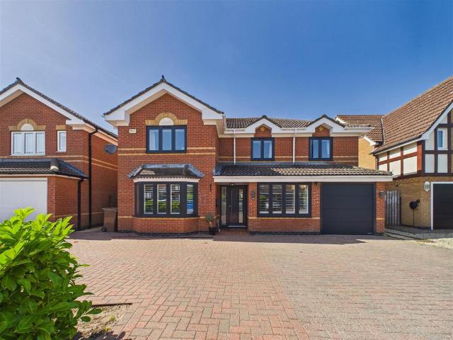 5 bedroom detached house for sale