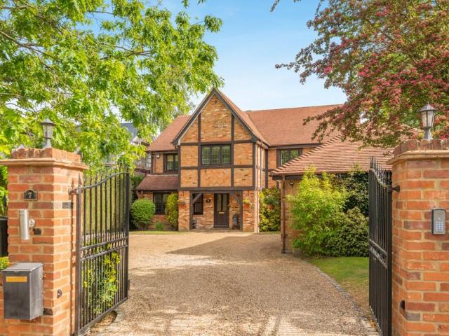 5 bedroom detached house for sale
