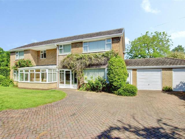 5 bedroom detached house for sale