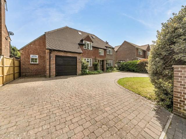 5 bedroom detached house for sale