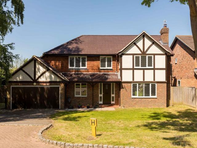 5 bedroom detached house for sale
