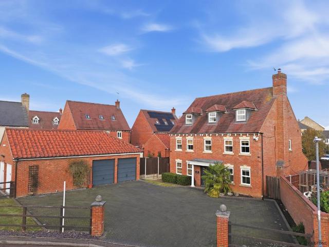 5 bedroom detached house for sale