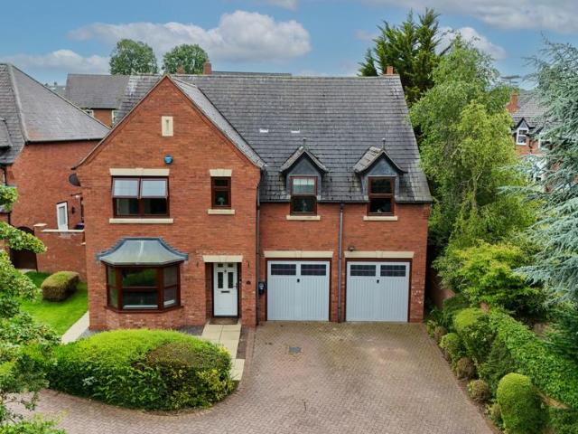5 bedroom detached house for sale