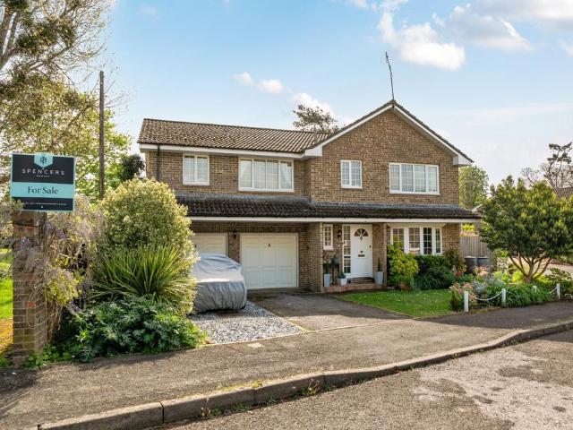 5 bedroom detached house for sale
