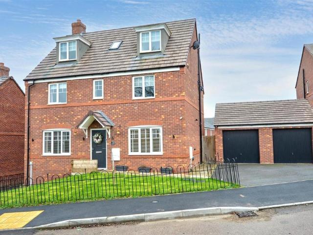 5 bedroom detached house for sale