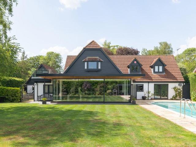 5 bedroom detached house for sale