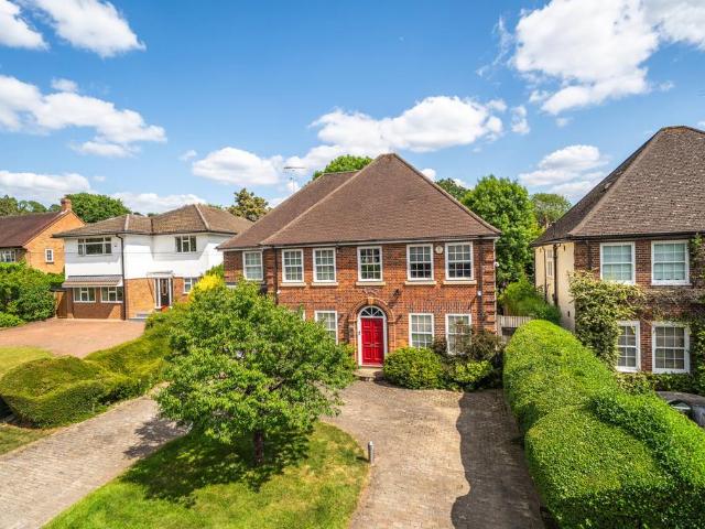 5 bedroom detached house for sale