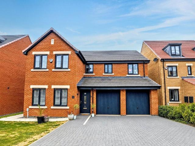 5 bedroom detached house for sale