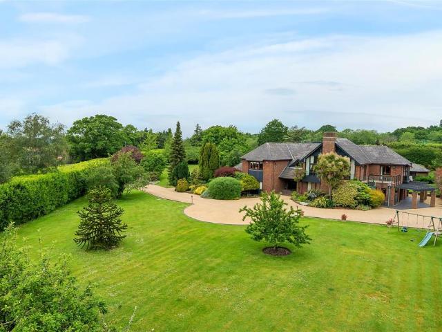 5 bedroom detached house for sale