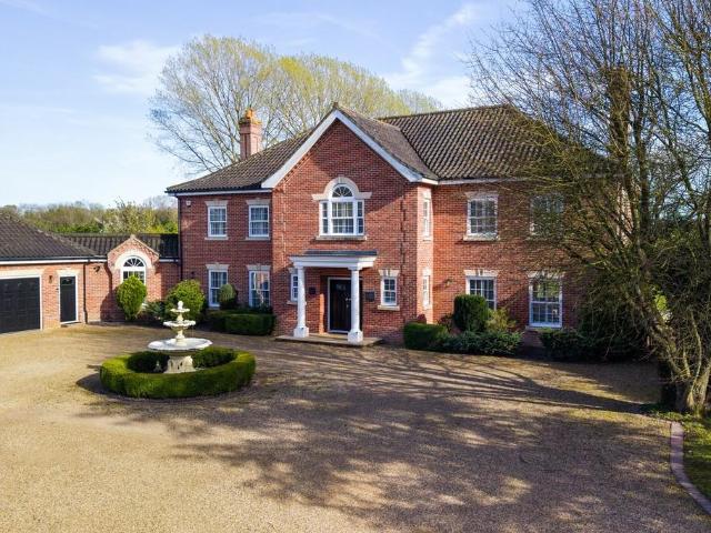 5 bedroom detached house for sale