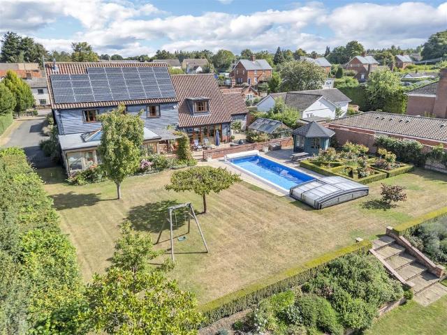 5 bedroom detached house for sale
