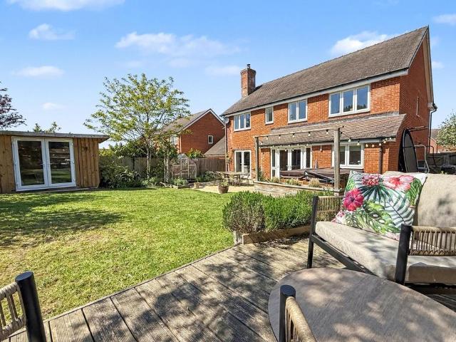 5 bedroom detached house for sale