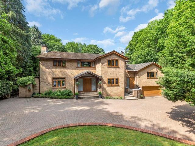 5 bedroom detached house for sale