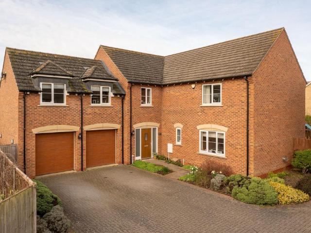 5 bedroom detached house for sale