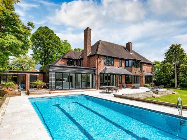5 bedroom detached house for sale