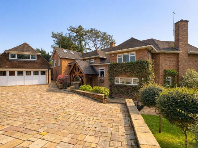 5 bedroom detached house for sale