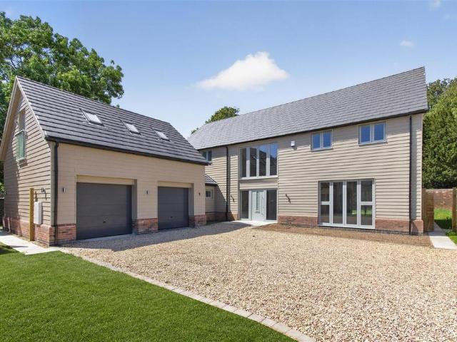 5 bedroom detached house for sale