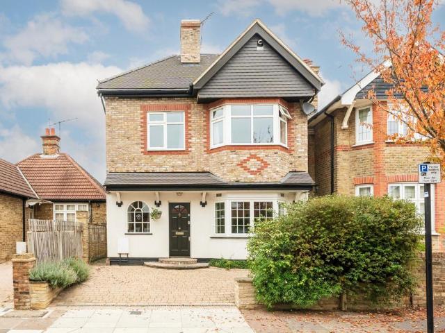 5 bedroom detached house for sale