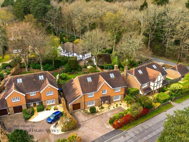 5 bedroom detached house for sale