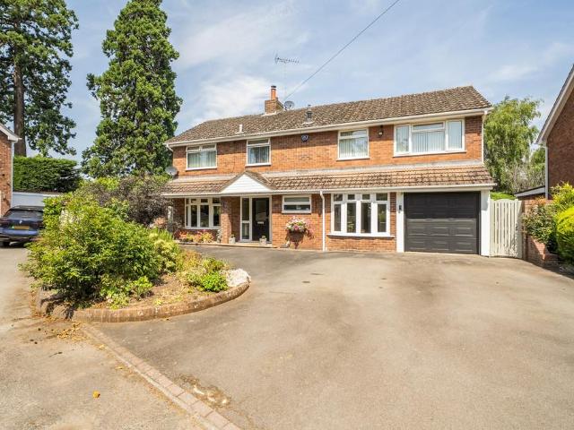 5 bedroom detached house for sale