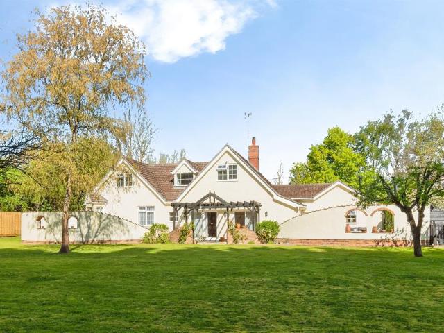 5 bedroom detached house for sale