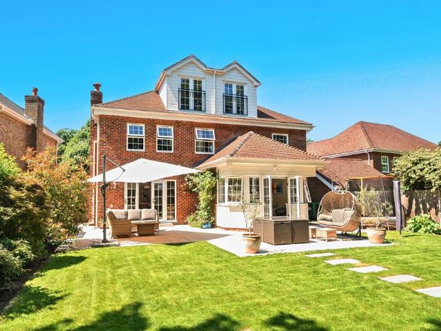 5 bedroom detached house for sale