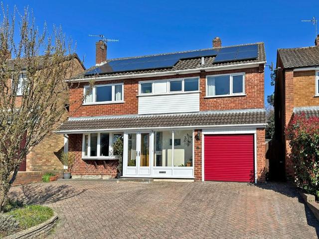 5 bedroom detached house for sale