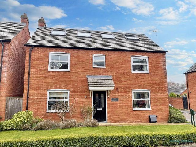 5 bedroom detached house for sale