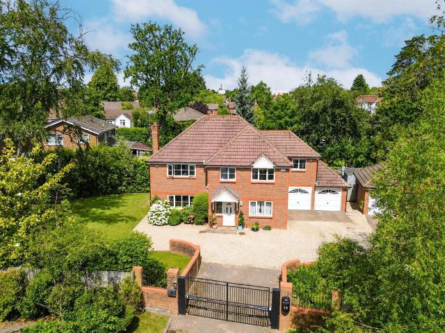 5 bedroom detached house for sale