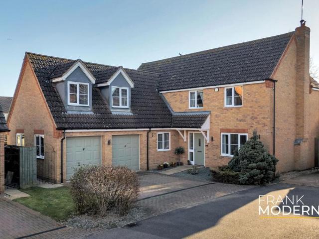 5 bedroom detached house for sale