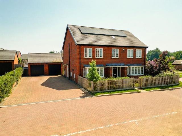 5 bedroom detached house for sale