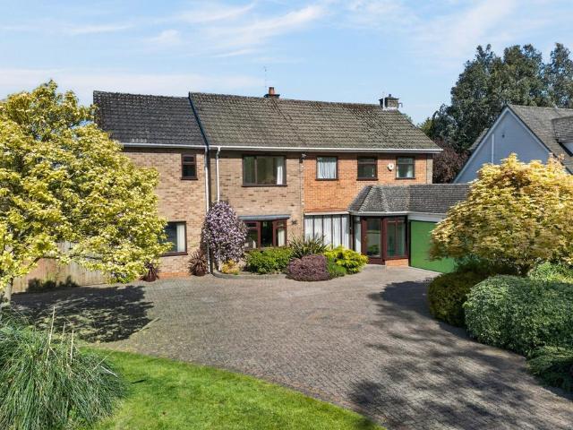 5 bedroom detached house for sale