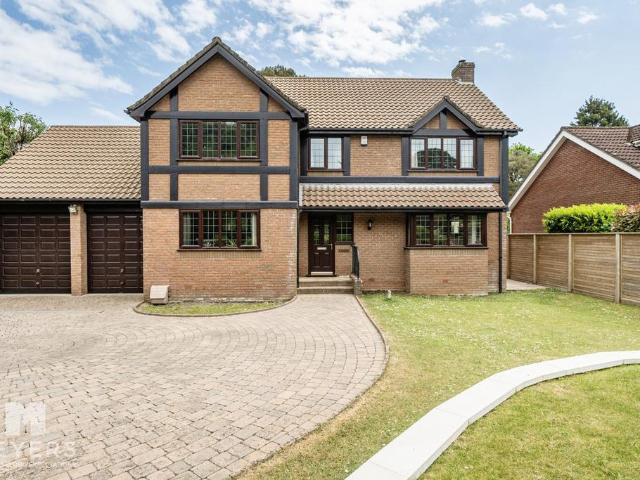 5 bedroom detached house for sale