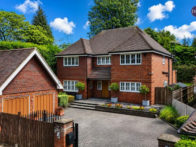 5 bedroom detached house for sale