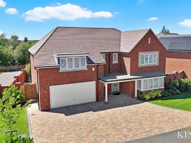 5 bedroom detached house for sale