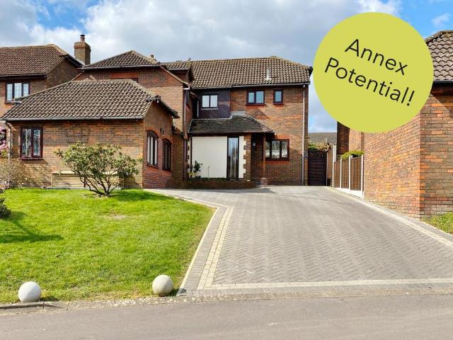 5 bedroom detached house for sale