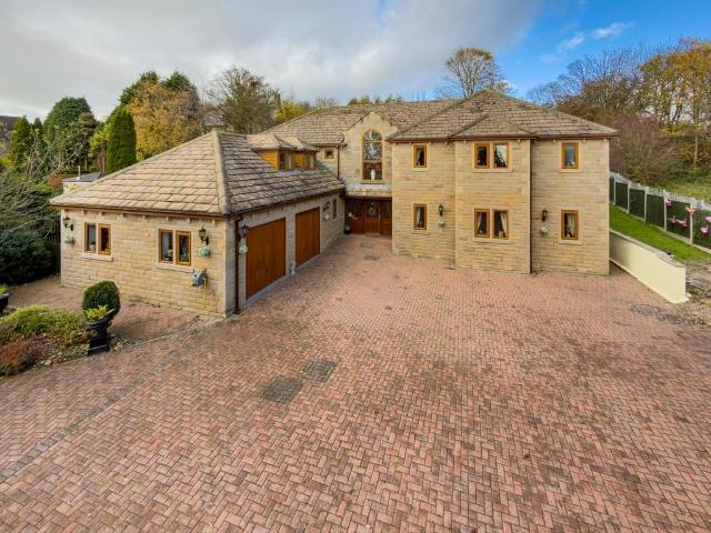 5 bedroom detached house for sale