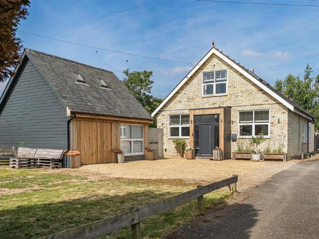 5 bedroom detached house for sale