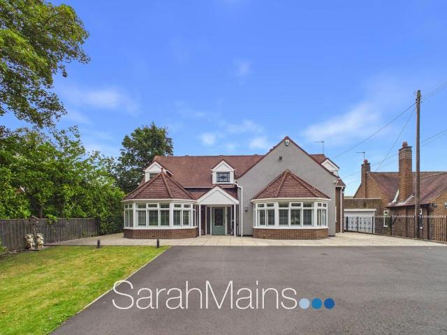 5 bedroom detached house for sale