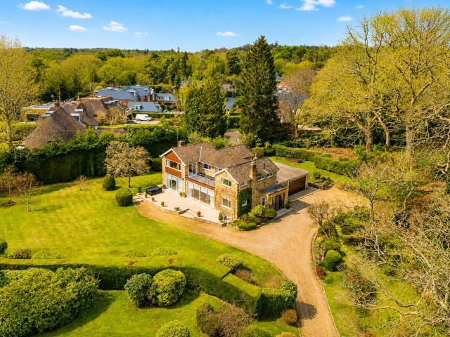 5 bedroom detached house for sale