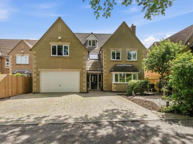 5 bedroom detached house for sale