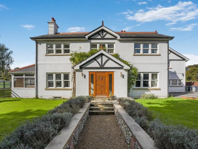 8 bedroom equestrian facility for sale