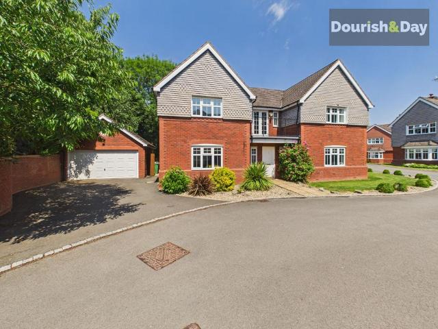 5 bedroom detached house for sale