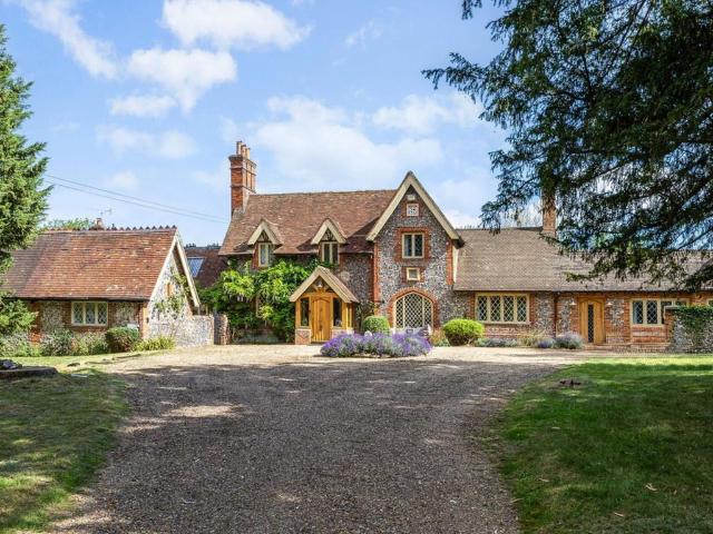 5 bedroom detached house for sale