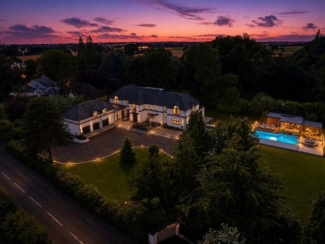 5 bedroom detached house for sale