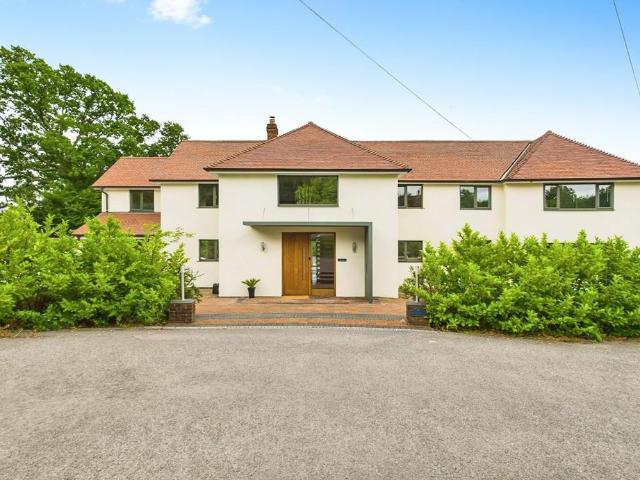 5 bedroom detached house for sale