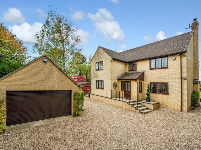 5 bedroom detached house for sale
